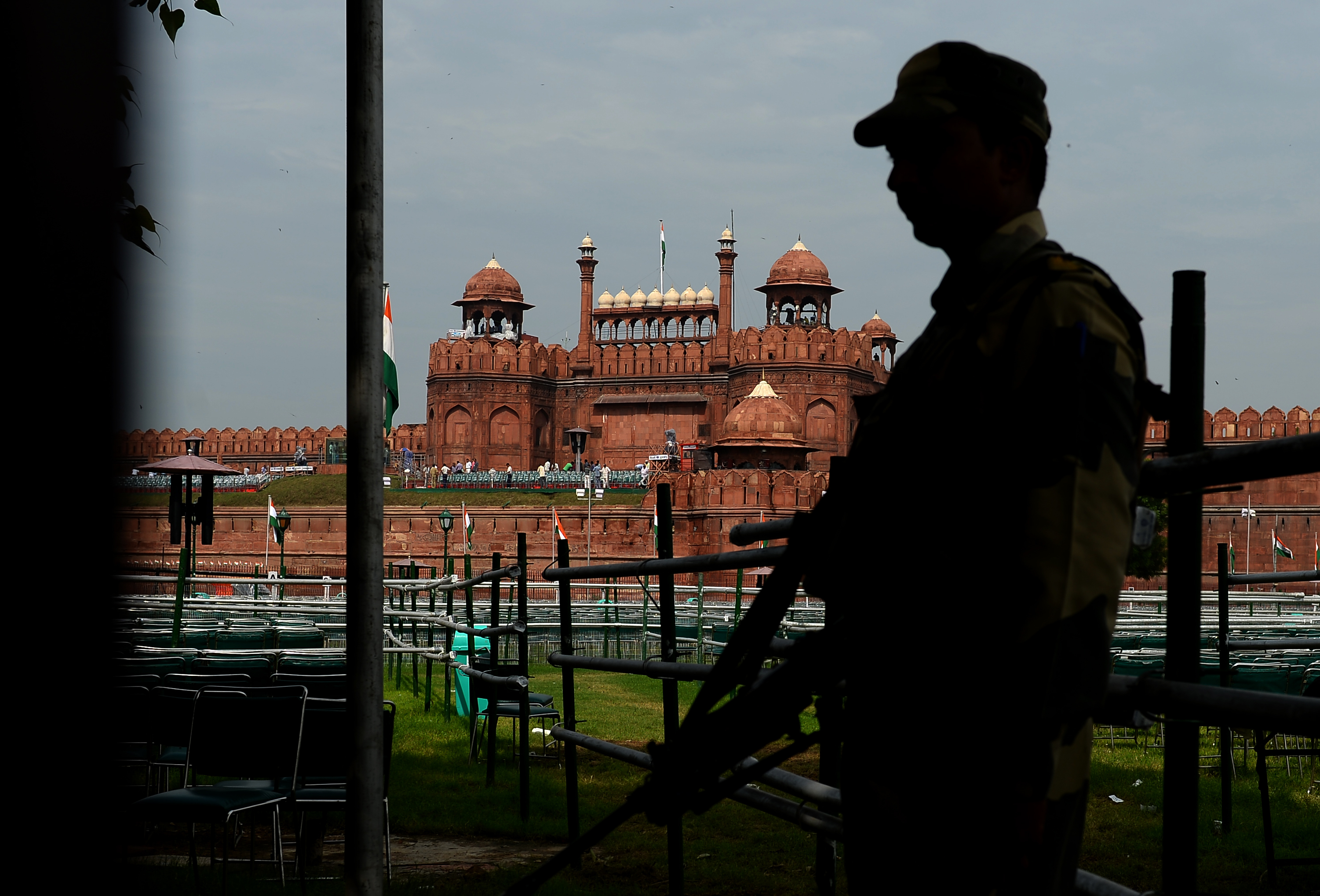 90 NSG commandos deployed at Delhi’s Red Fort amid threat | National ...
