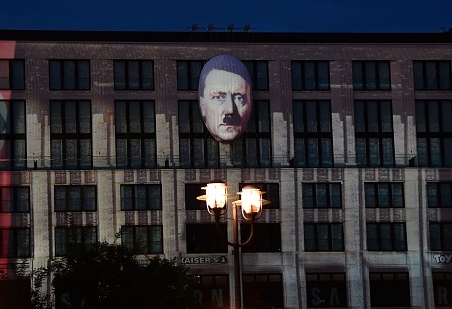 Berlin building displays smiling Hitler projection | Hatke News | Inshorts
