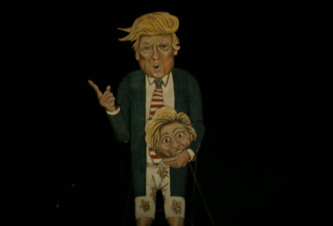Donald Trump effigy set alight in UK | World News | Inshorts
