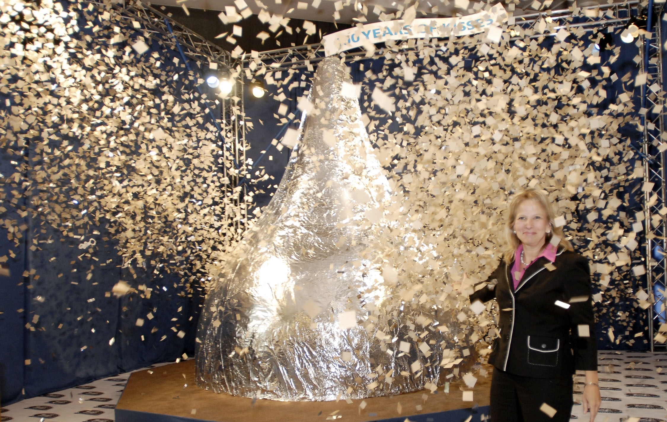 World's largest individual chocolate weighs 13,852 kg | Facts News ...