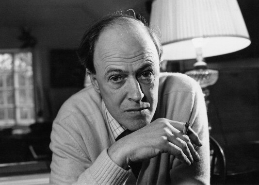 Novelist Roald Dahl served as fighter pilot in WWII | Facts News | Inshorts