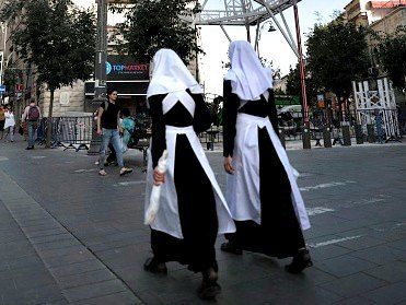 Former nuns marry each other in civil ceremony in Italy | Hatke News ...