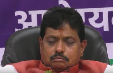 Video: BJP MP sleeps on stage during PM Modi's speech | Politics News ...