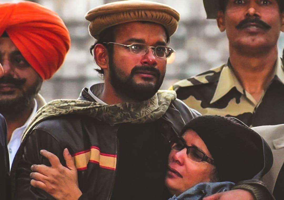 Don't fall in love on Facebook: Ansari after 6 years in Pakistan ...