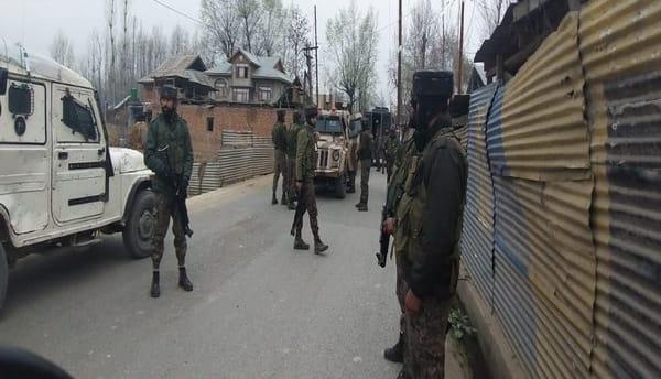 2 terrorists killed in J&K encounter, 4 Army personnel injured | National News | Inshorts