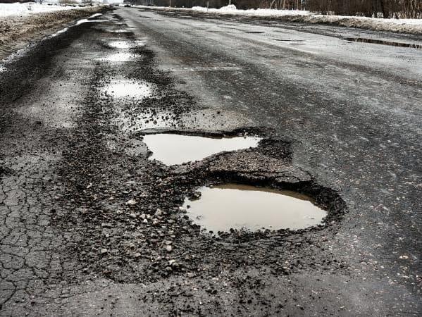 In a first, Pune to use chemical concrete to fill potholes | National ...