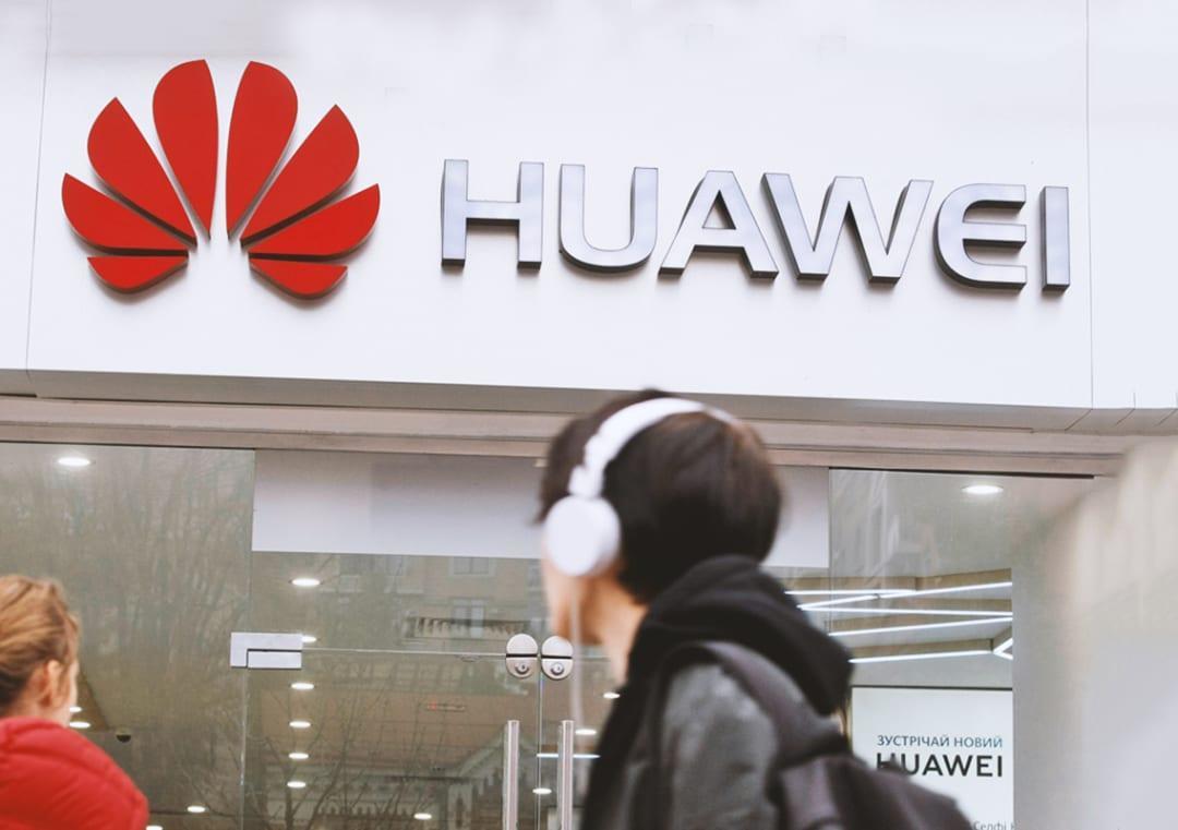 Unaware if staff worked on China military projects, says Huawei | World News | Inshorts